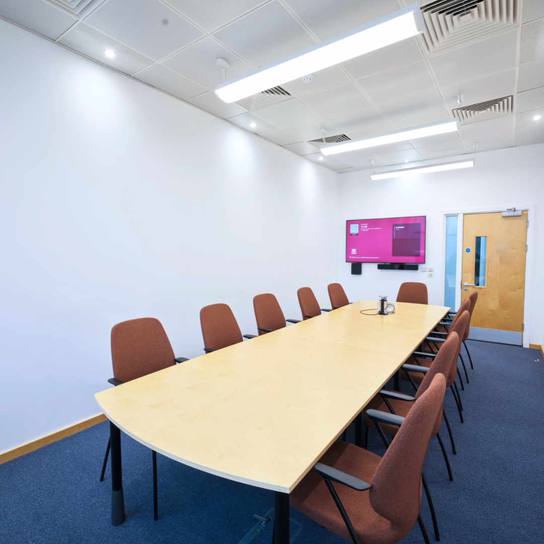 10285V2 - Mentor LED Batten - 20/27/33/38W, CCT, 1200mm - BELL Lighting